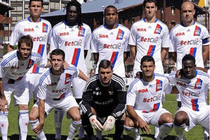 Football teams shirt and kits fan: Lyon 2010/11 Home Kit / Maillot