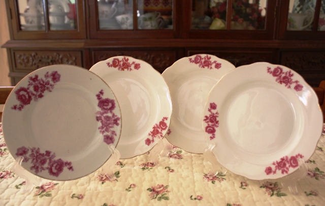 Lemari Cantique: set piring & mangkuk kuih kekwa pink