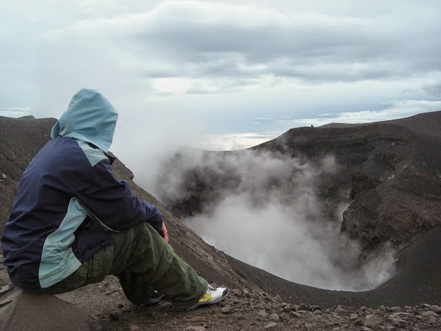 Tragedi Selfie - Gambar Terakhir Mahasiswa Jatuh Dalam Kawah Gunung ...