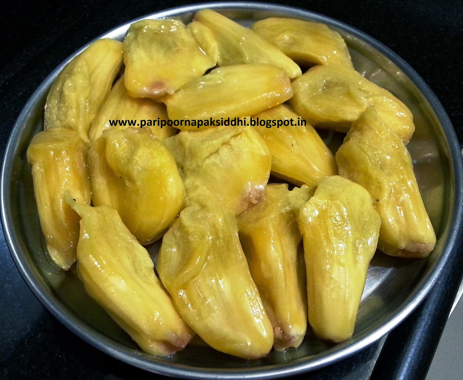 Paripoorna Paksiddhi : FANSACHI SANDANE / STEAMED JACKFRUIT CAKE ...