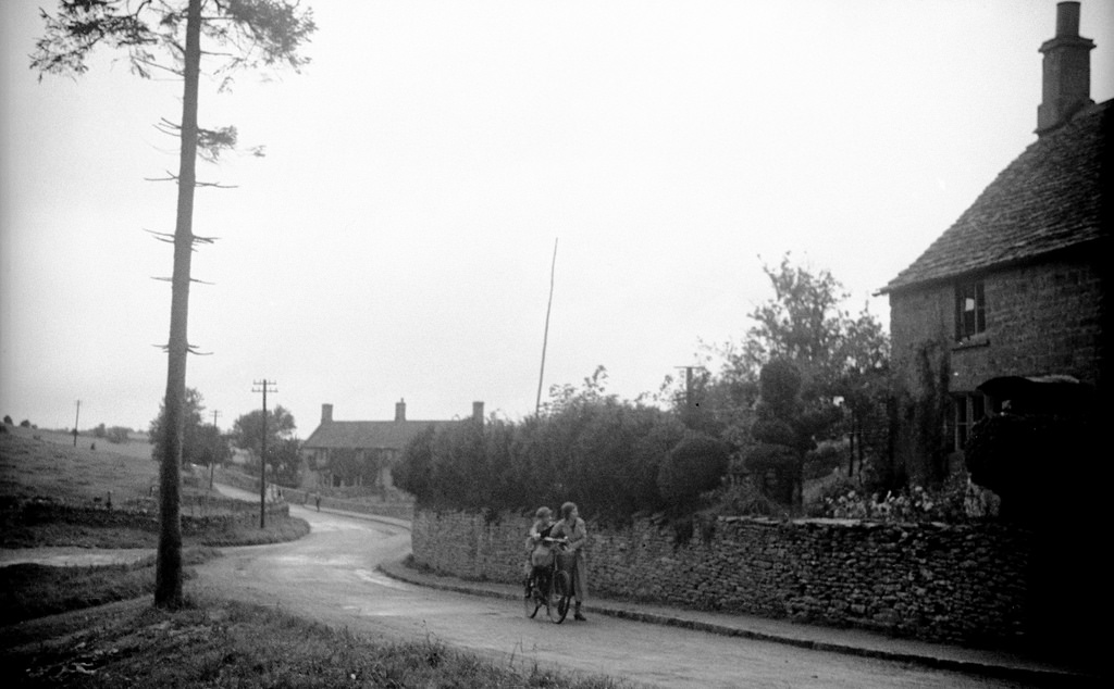 Amazing Photos Document Everyday Life of England in the Late 1930s ...