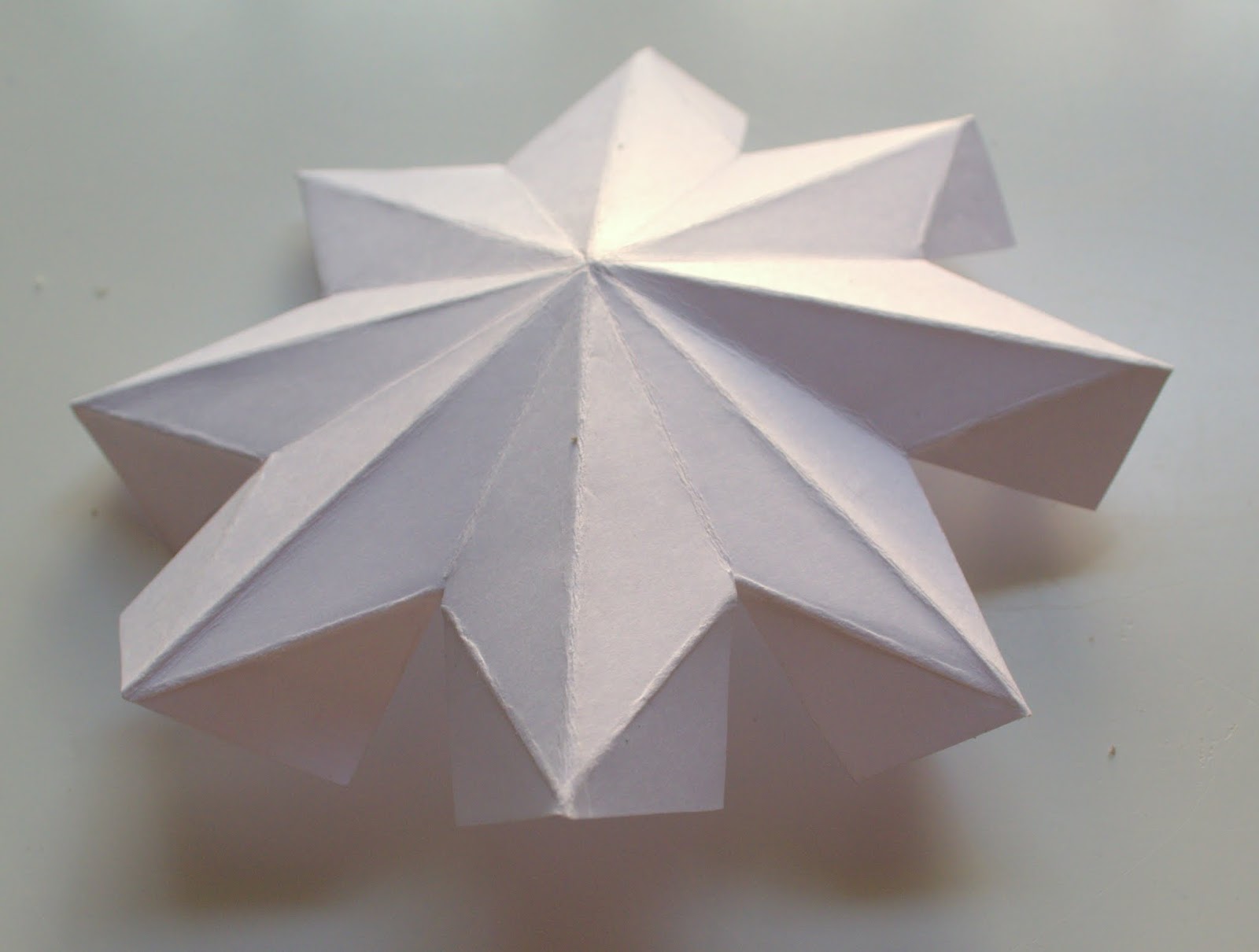 nostalgiecat: DIY Paper star ornament