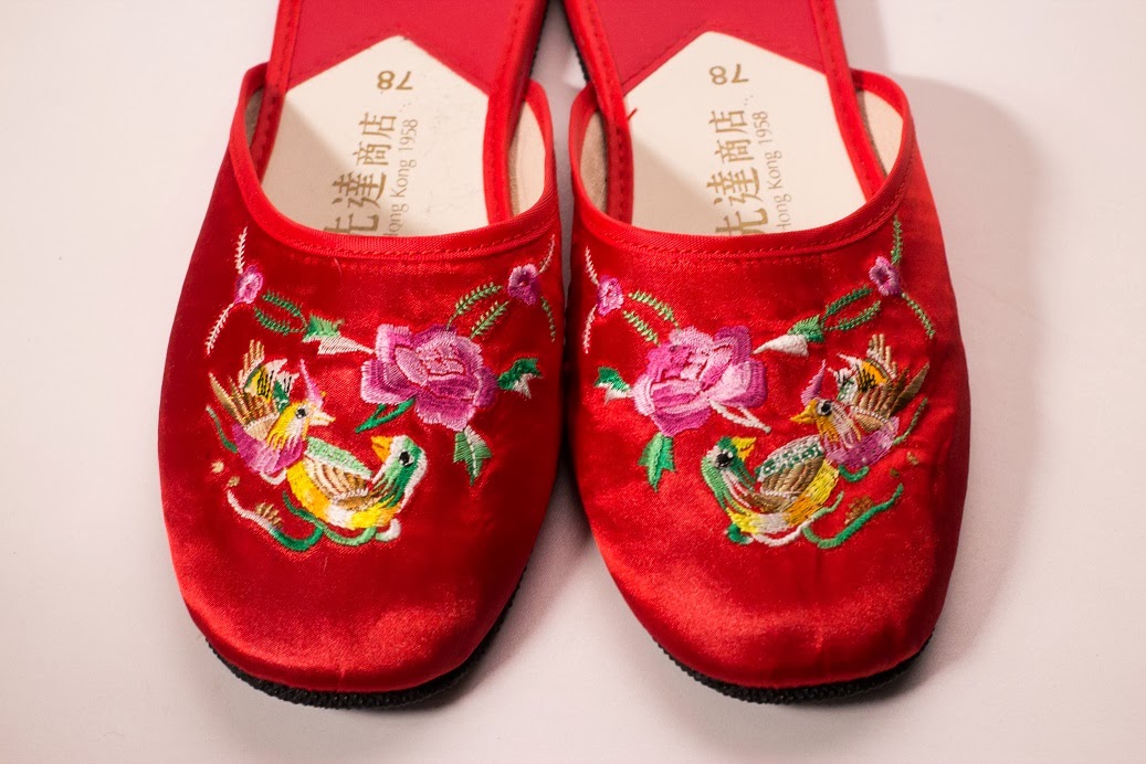 Pandaandbears: Little Red Slippers