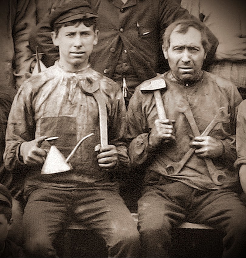 Antique and Classic Photographic Images: Belgian mechanics, 1890