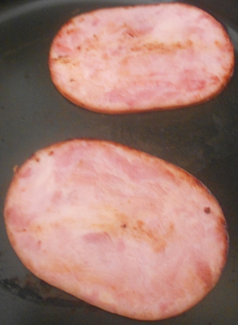 Baking Banquet: FRIED HAM SLICE & PEAS