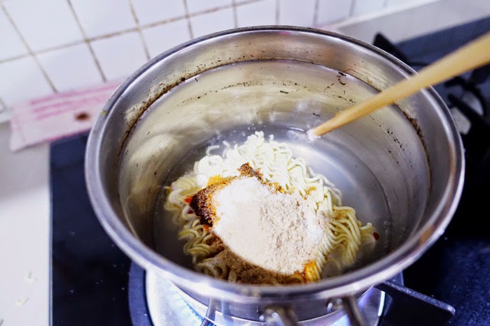 by Jane Chuck.: HOW TO MAKE THE BEST BOWL OF MAGGI (in 3 minutes)
