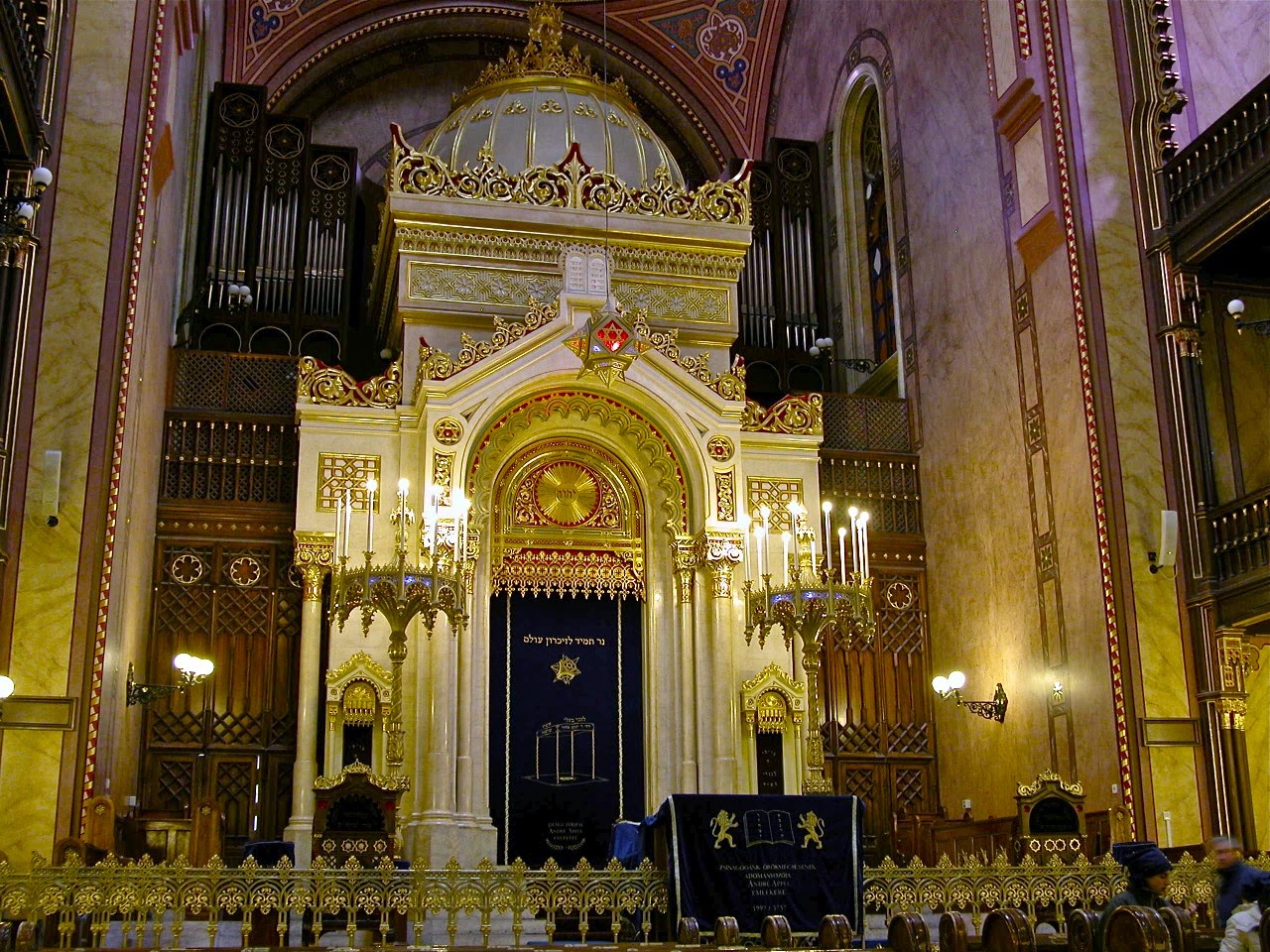 Viva la Voyage: Synagogue in Budapest