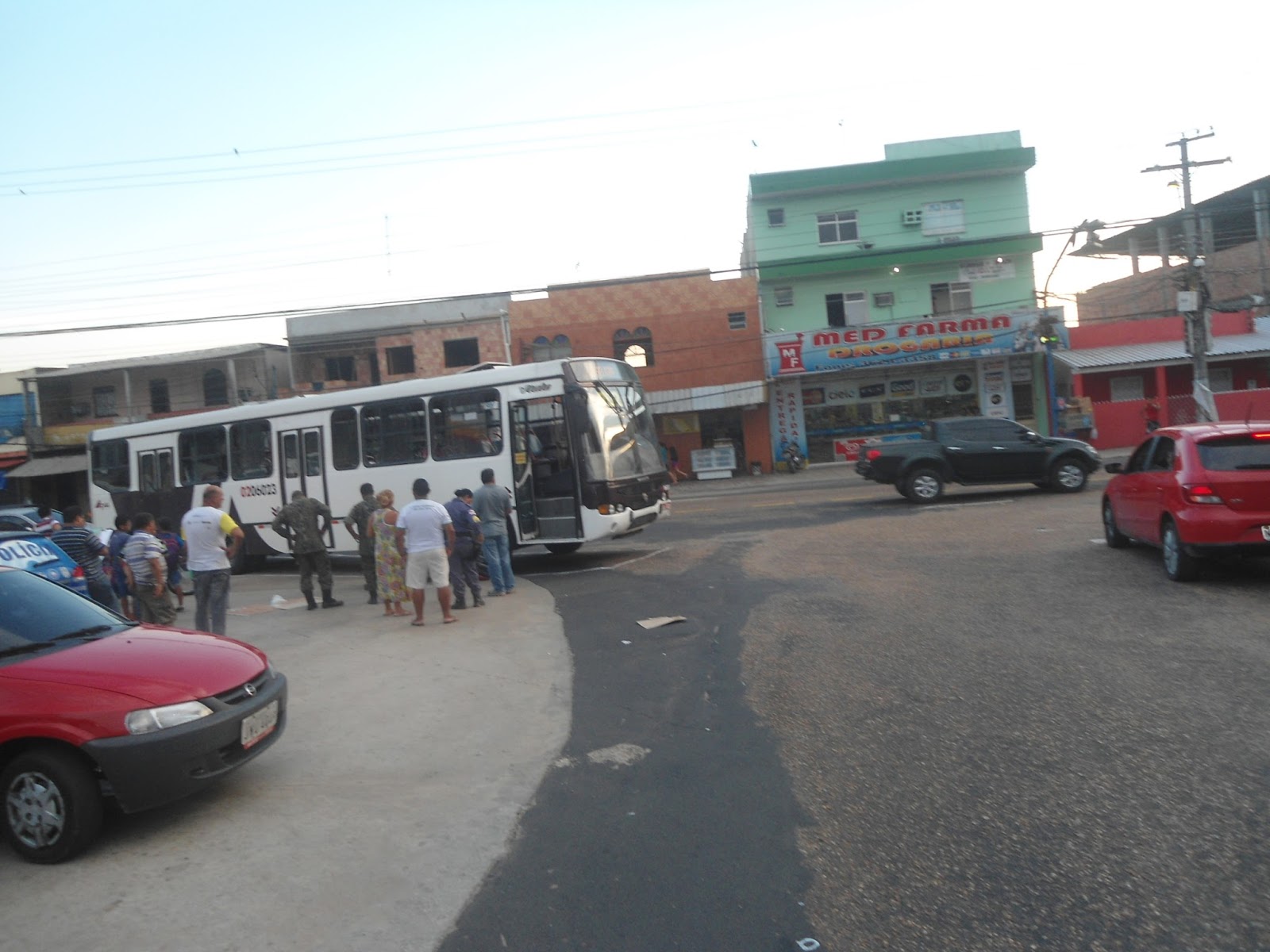 CONSULTORIA PERICIAL TRANSITO: SAINDO DE UM LOTE LINDEIRO O MOTOQUEIRO ...