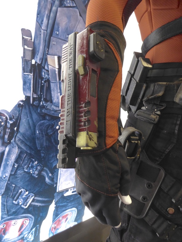 Hollywood Movie Costumes and Props: Will Smith's Deadshot movie costume ...