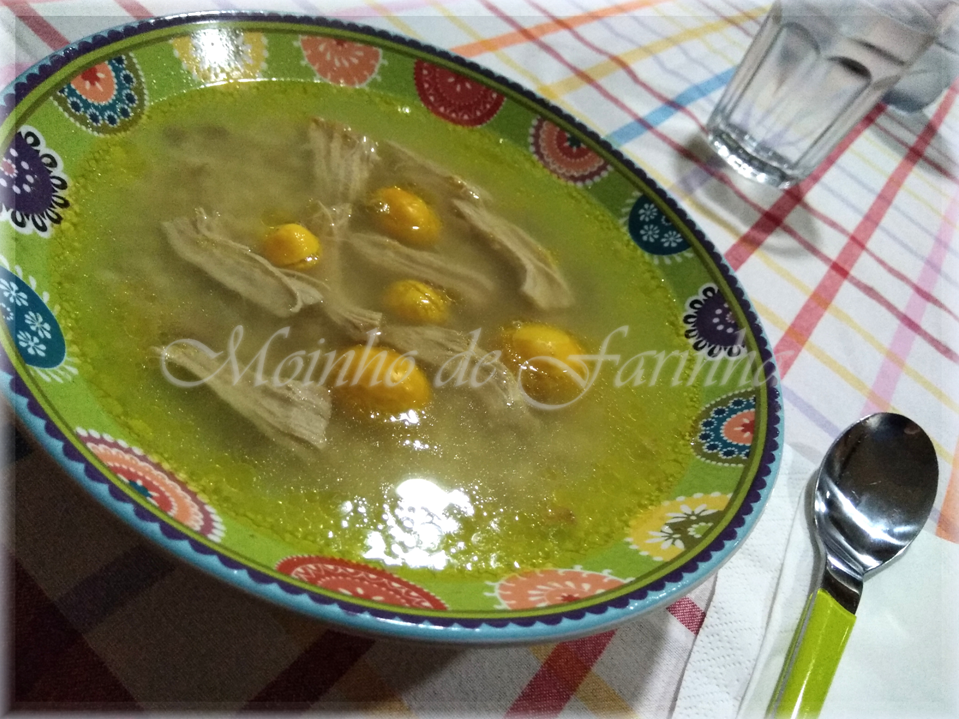 Moinho De Farinha: Canja com galinha caseira e ovinhos