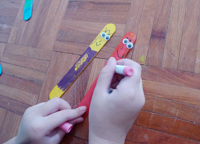 MrsMommyHolic: DIY: Popsicle Stick Characters