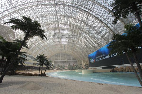 China builds the world's largest free standing building that can hold ...