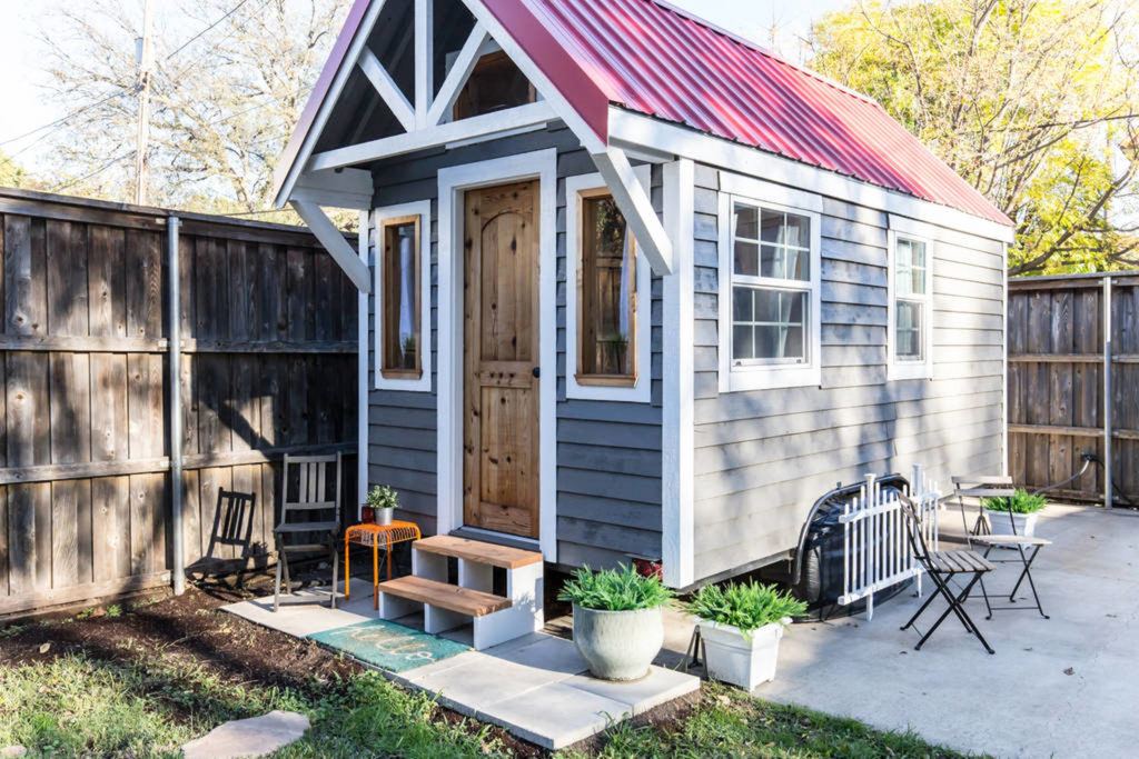 TINY HOUSE TOWN: The Urban Cottage (180 Sq Ft)