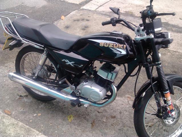 LA HISTORIA DE LAS MOTOS: SUZUKI AX 2 100
