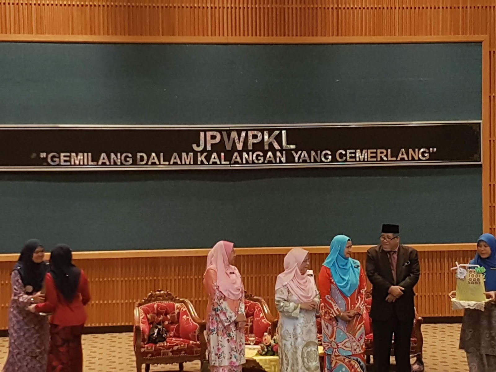 Majlis Persaraan Pengarah JPWPKL: Pn Rusni Bt Ab Jalil - GURU ...