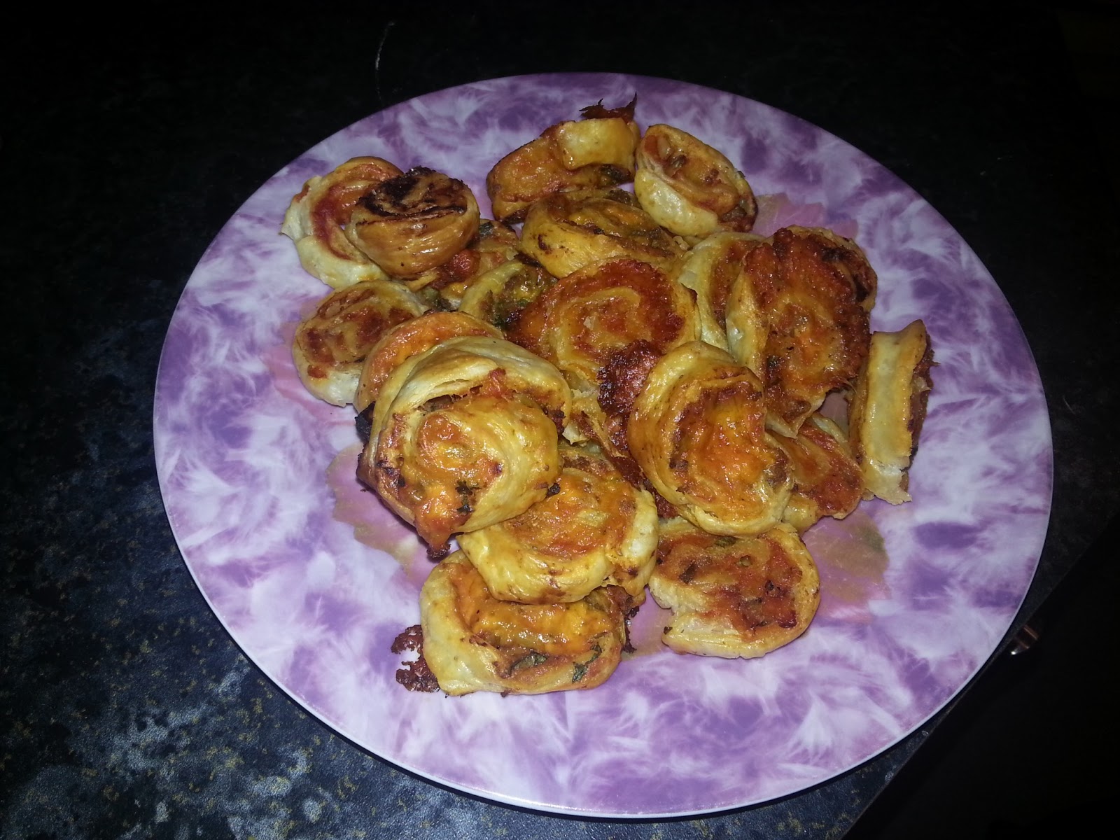 This Muslim Girl Bakes: Husnaas' Mini Pizza Pinwheels
