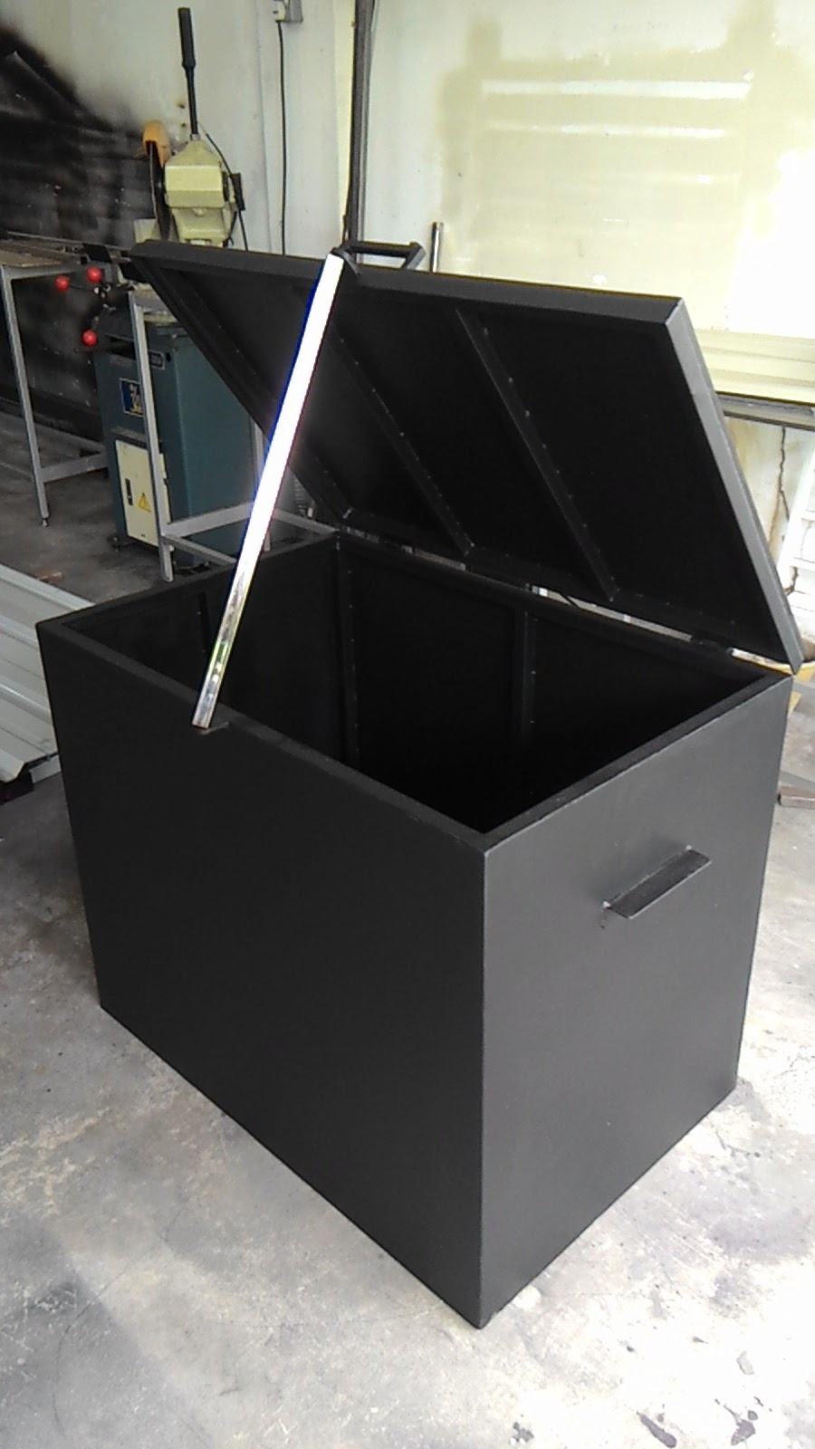 AWNING PAGOLA DAN GRILL : NILAI - MEMBUAT SET KOTAK BESI PENYIMPAN ...