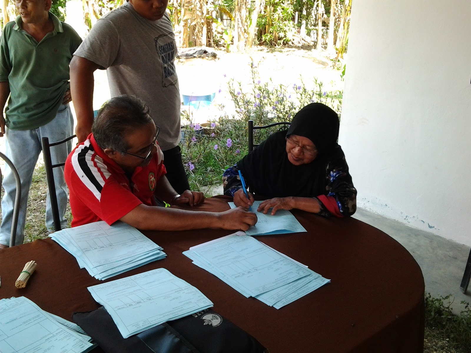 Program pemberian baja anjuran Risda Daerah Baling dengan kerjasama ...