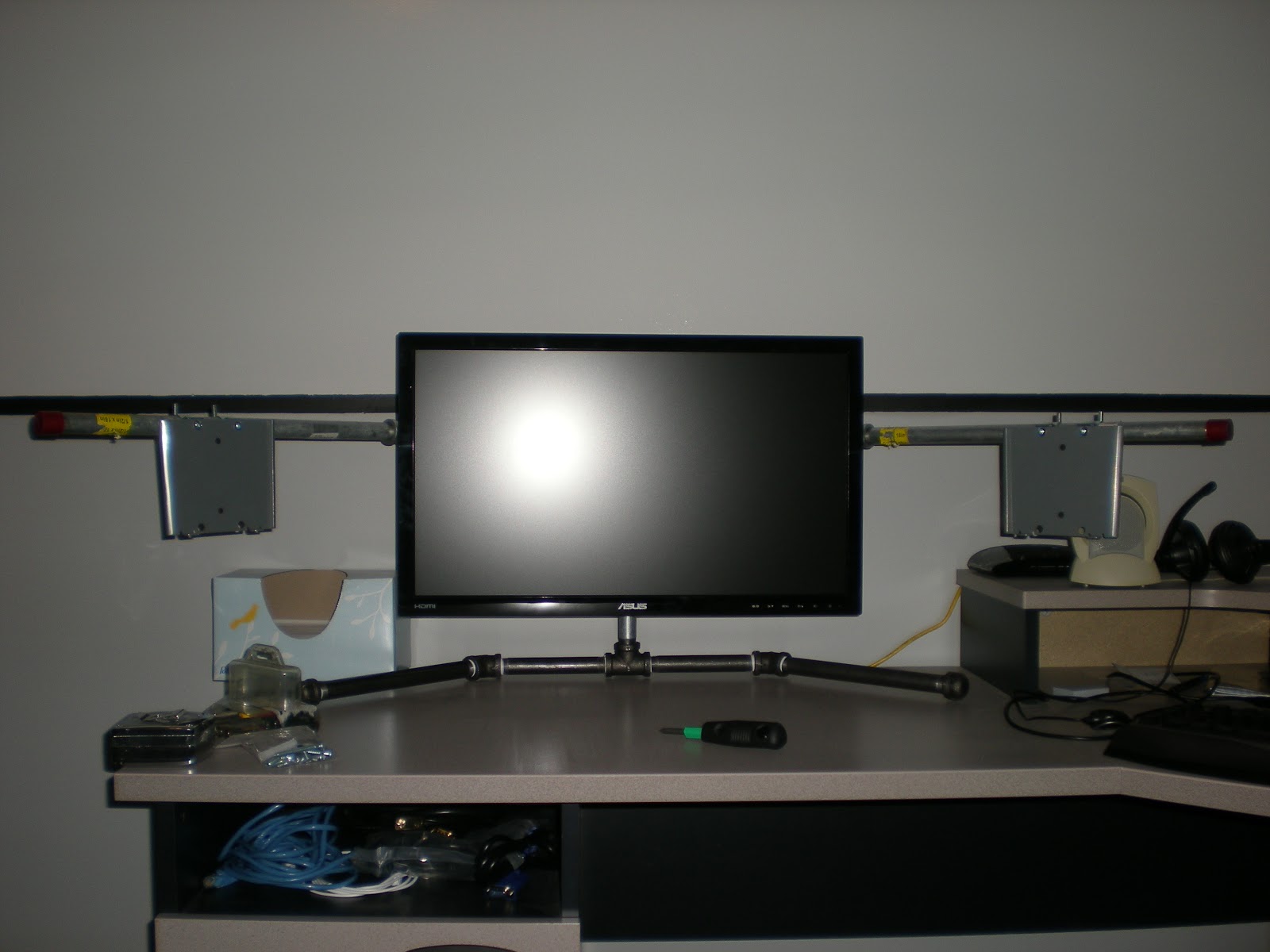 Invisibling Tactical: DIY - Three LCD Stand continued