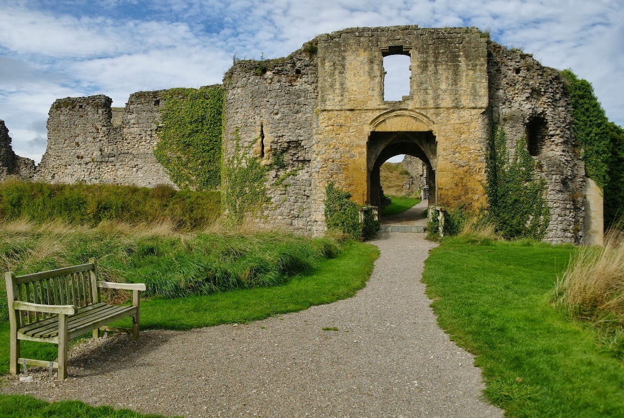 Getting About a Bit - Walking: Helmsley Castle and The Birds of Prey ...