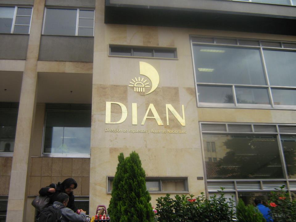NATURALEZA SERVICIO PÚBLICO DIAN