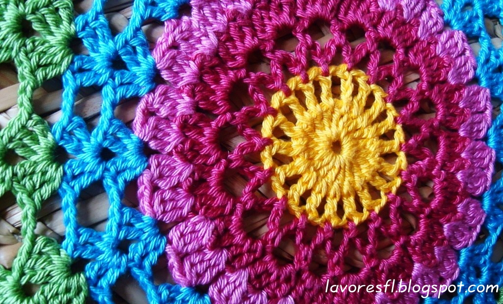 Lãs com Tons: Alcofa de Praia com aplicação em croché