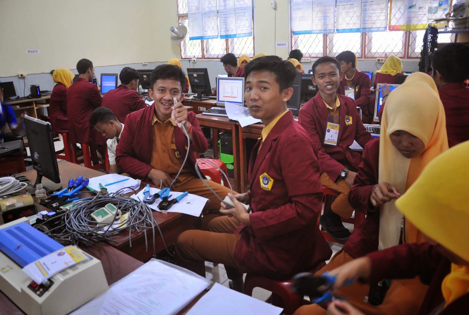 Foto Uji Kompetensi Siswa - Siswi SMK Rasman Mulya Tahun Ajaran 2014 / ...