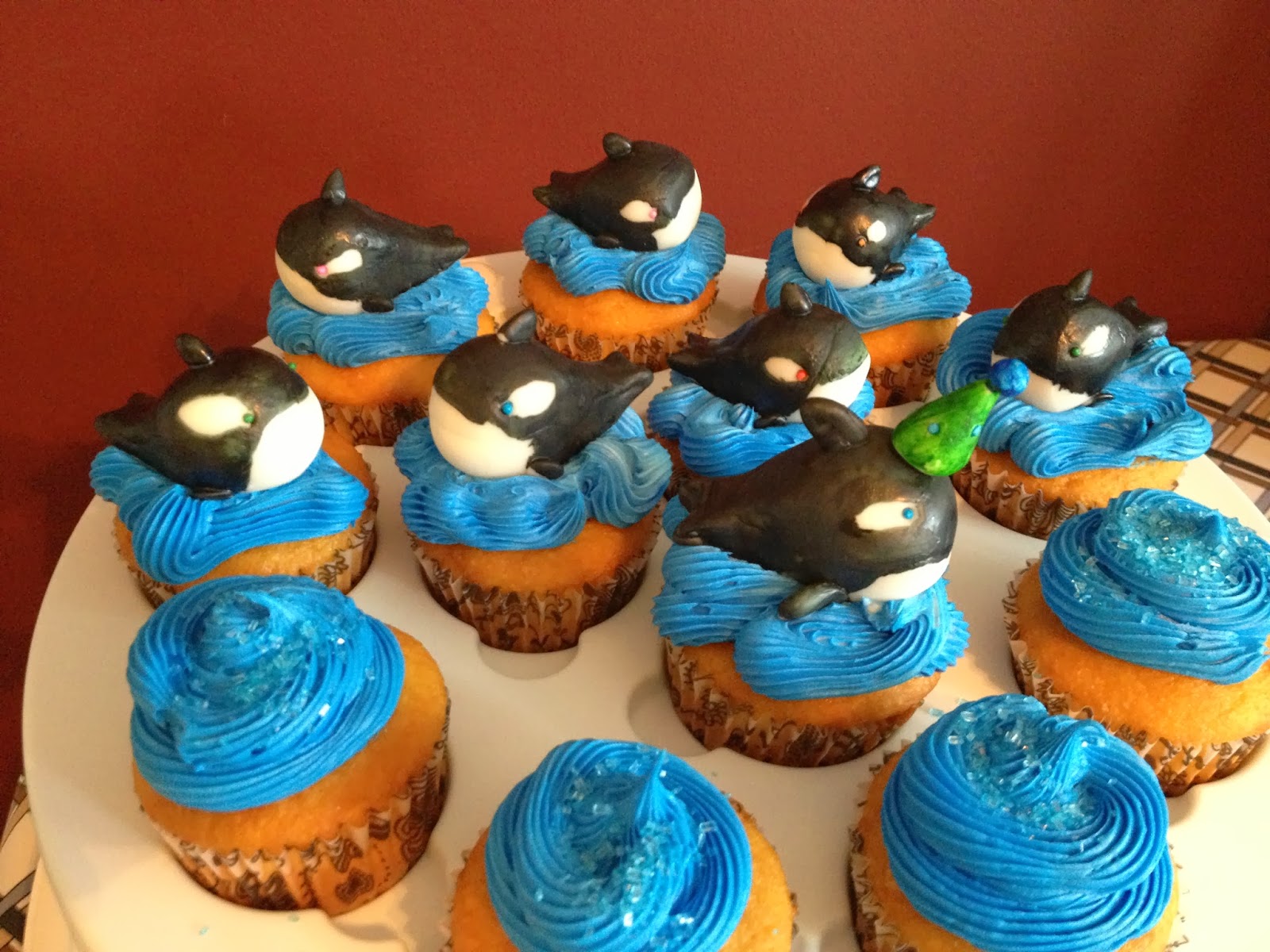 Kaylas Cookies and Crumbs: Whale cupcakes