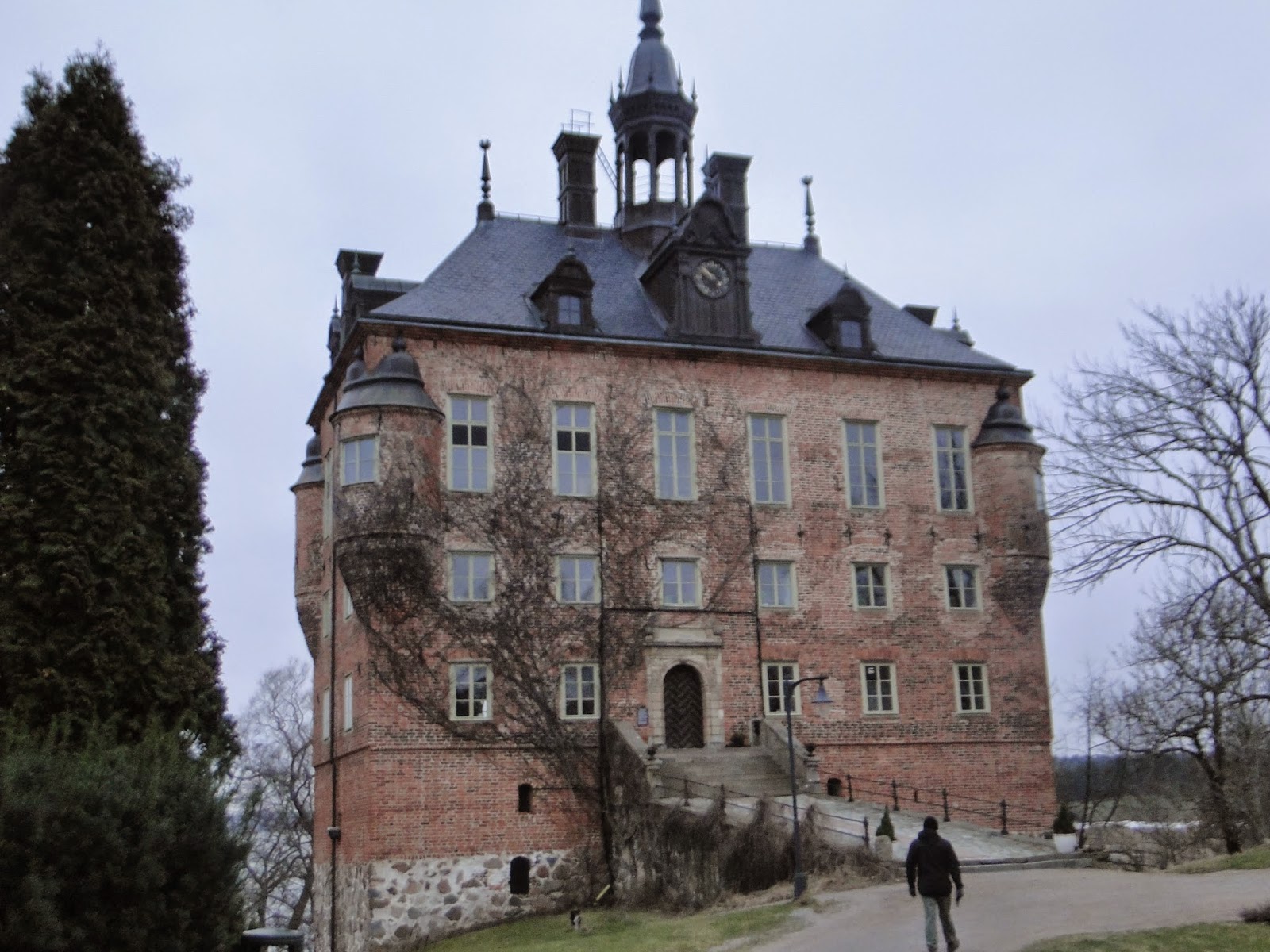 En resa genom Sverige: Wiks slott och hur man blir inlåst i kyrkan