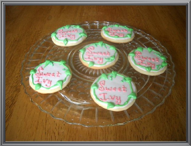 Sweet Ivy Confections: Sweet Ivy Logo Cookies!