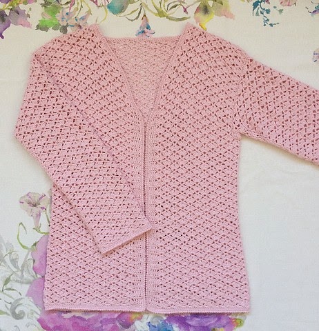 GREITZAN: Virkad kofta med solfjädersmönster