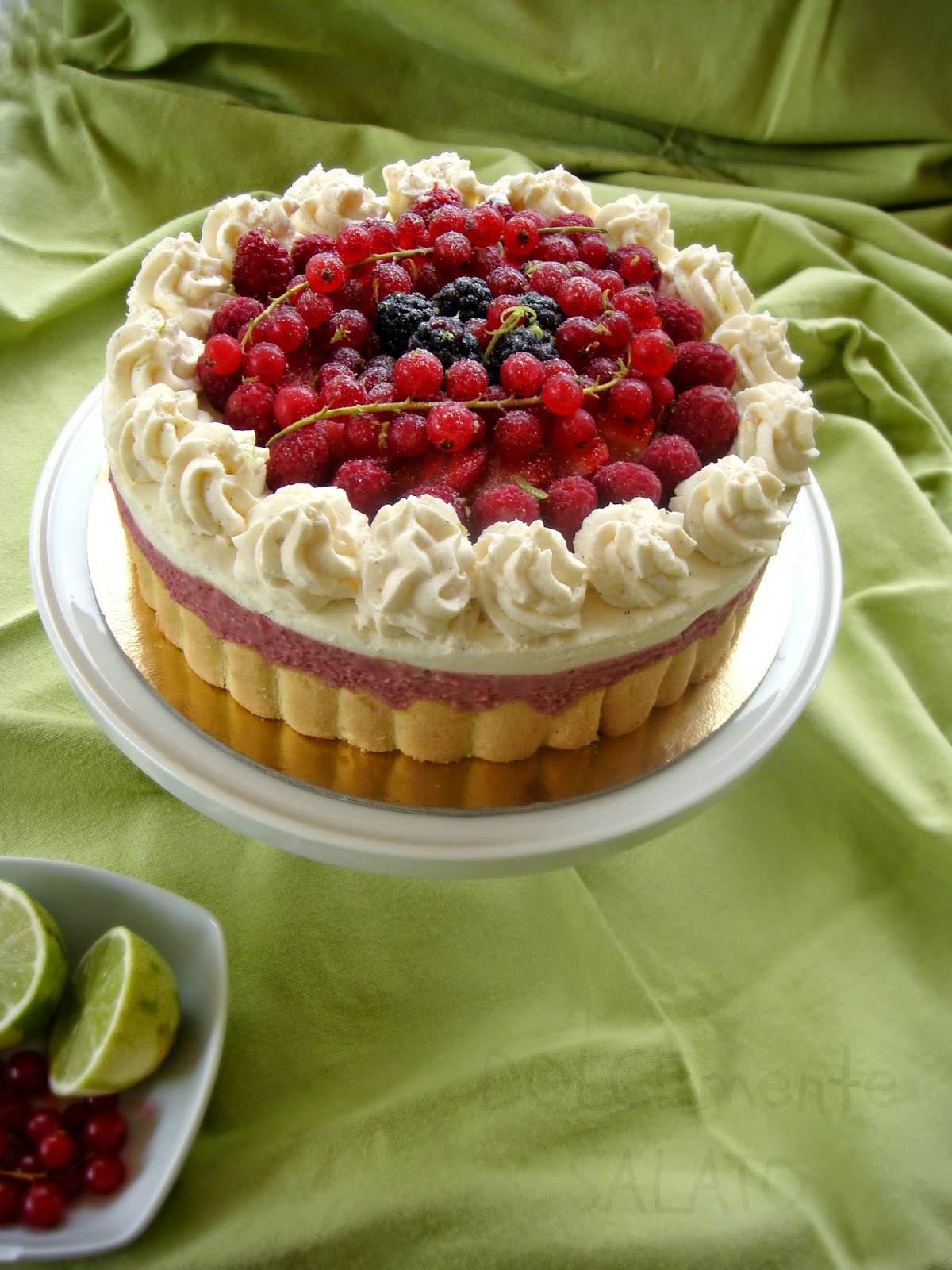 DOLCEmente SALATO: Torta charlotte ai frutti di bosco e lime