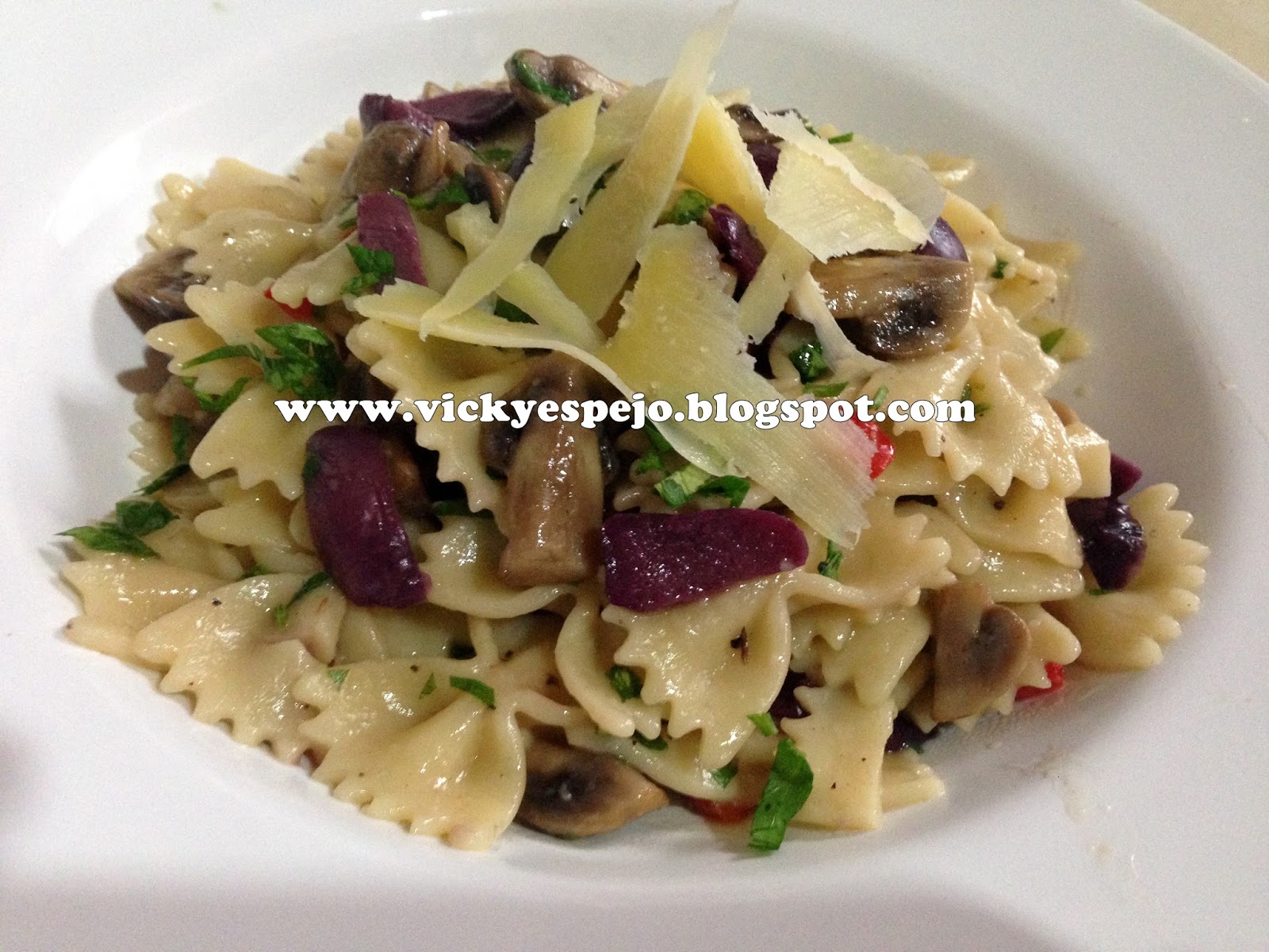 RECETAS E HISTORIAS DE FAMILIA: CORBATAS VEGETARIANAS CON VINO BLANCO