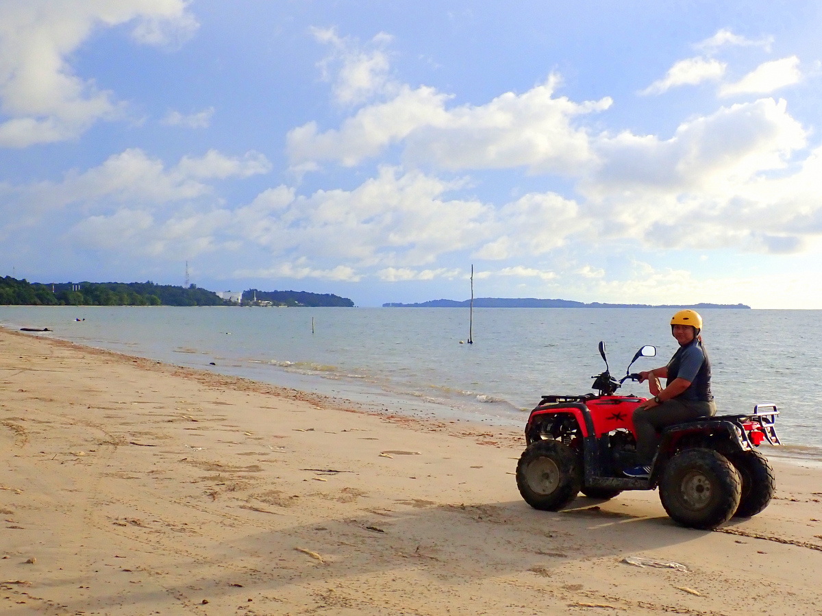 Travelholic: Beach ATV ride in Labuan