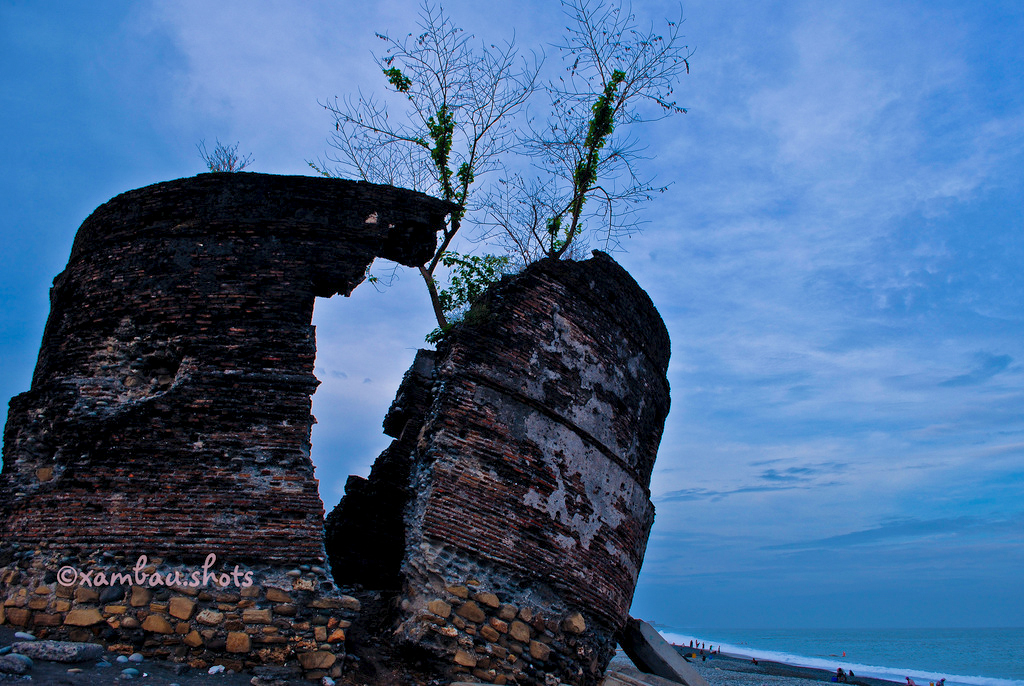 xamwhere-out-there: Cracking Up the Baluarte | Luna La Union