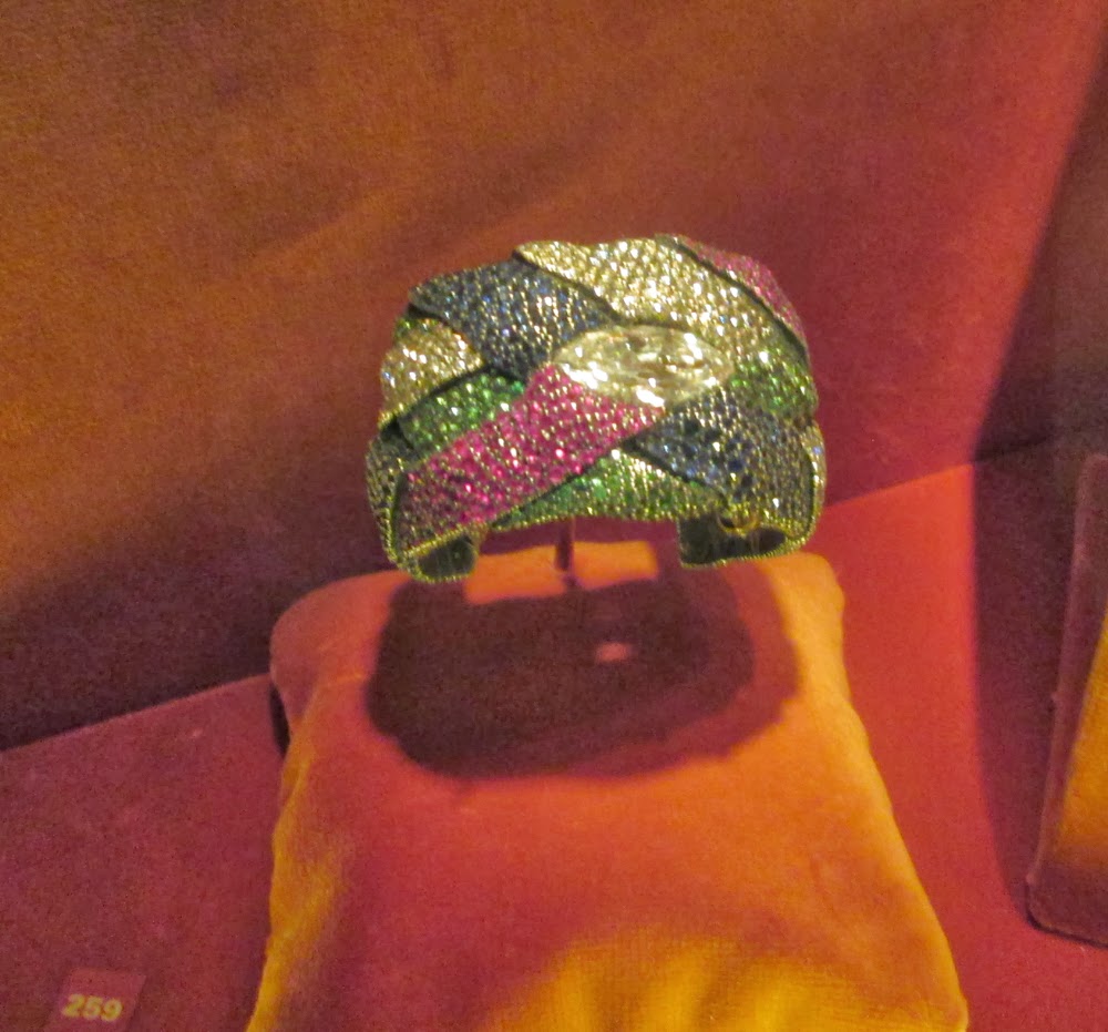 Jewelry News Network: A Look Inside the ‘Jewels By JAR’ Met Museum ...