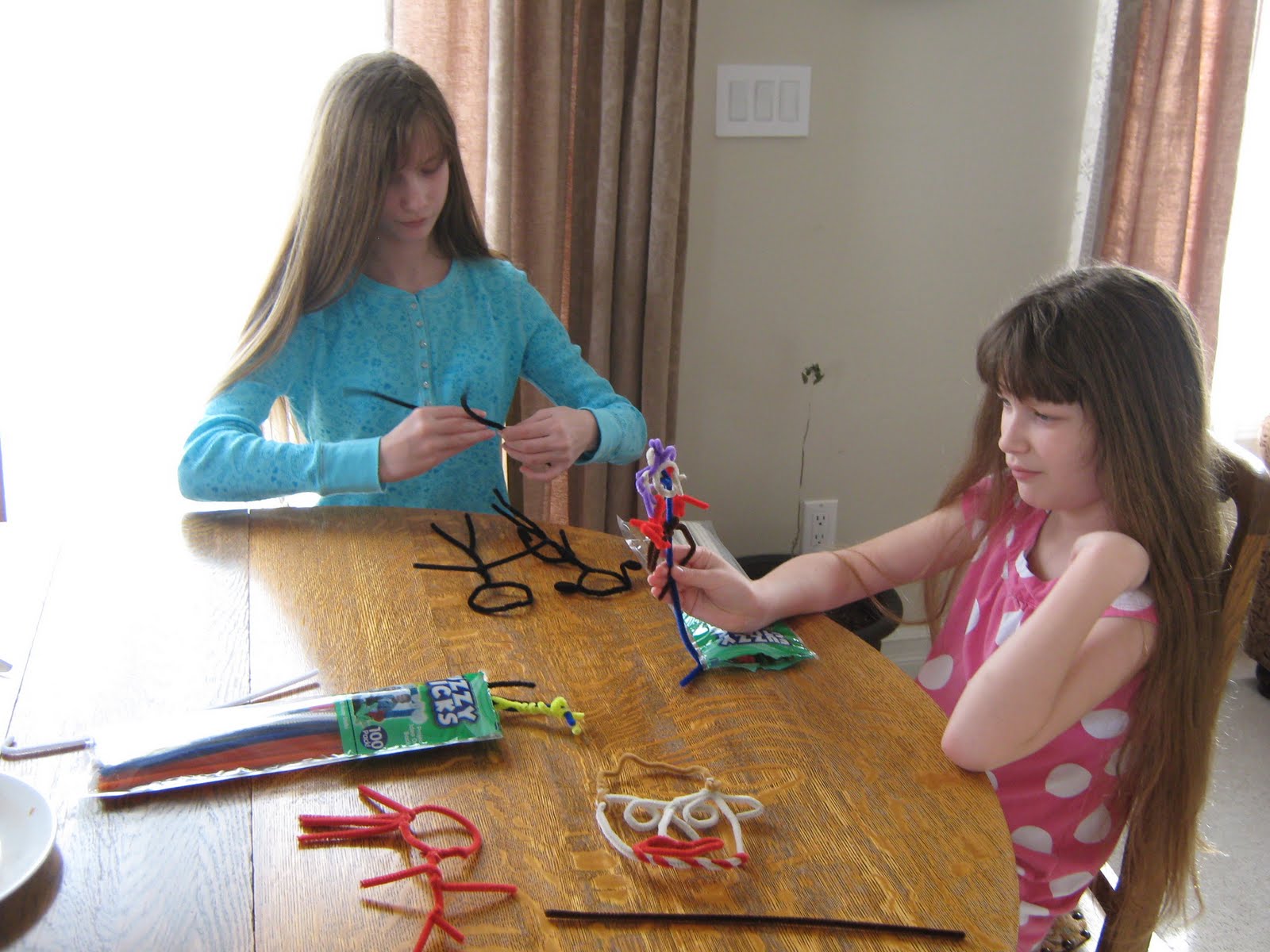 Almost Unschoolers: Pipe Cleaner Calder Craft