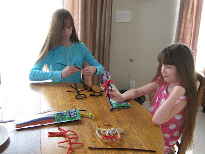 Almost Unschoolers: Pipe Cleaner Calder Craft