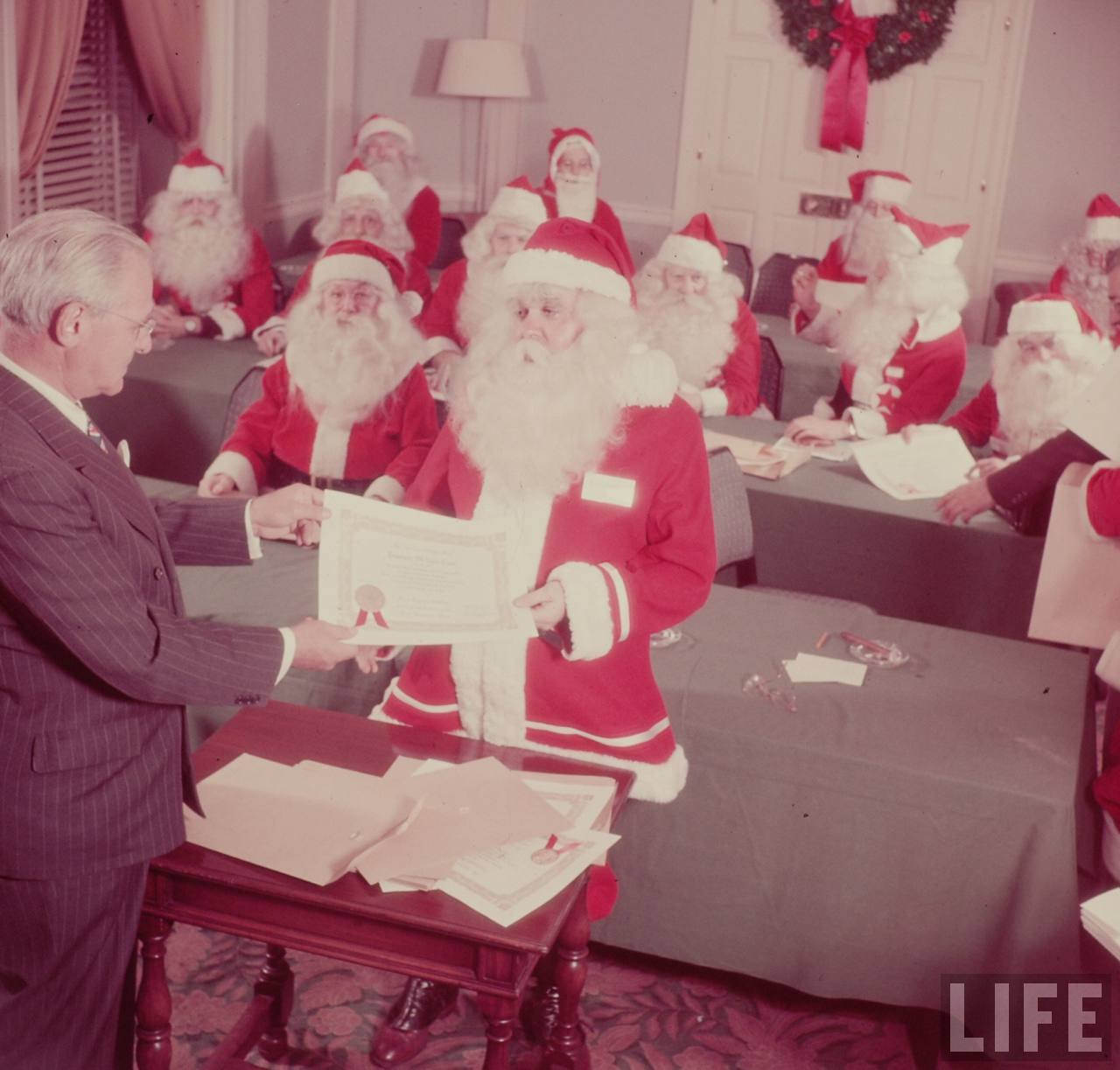 Wonderful Color Photographs of a Santa Claus School From the Early ...
