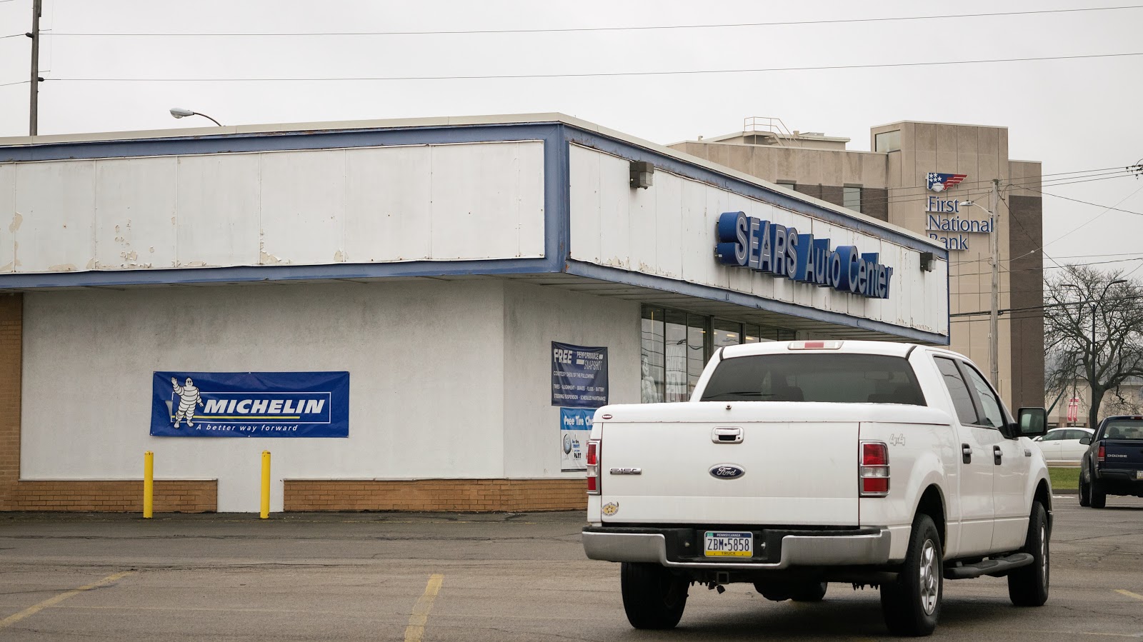 Dead and Dying retail: Shenango Valley Mall in Hermitage, Pennsylvania
