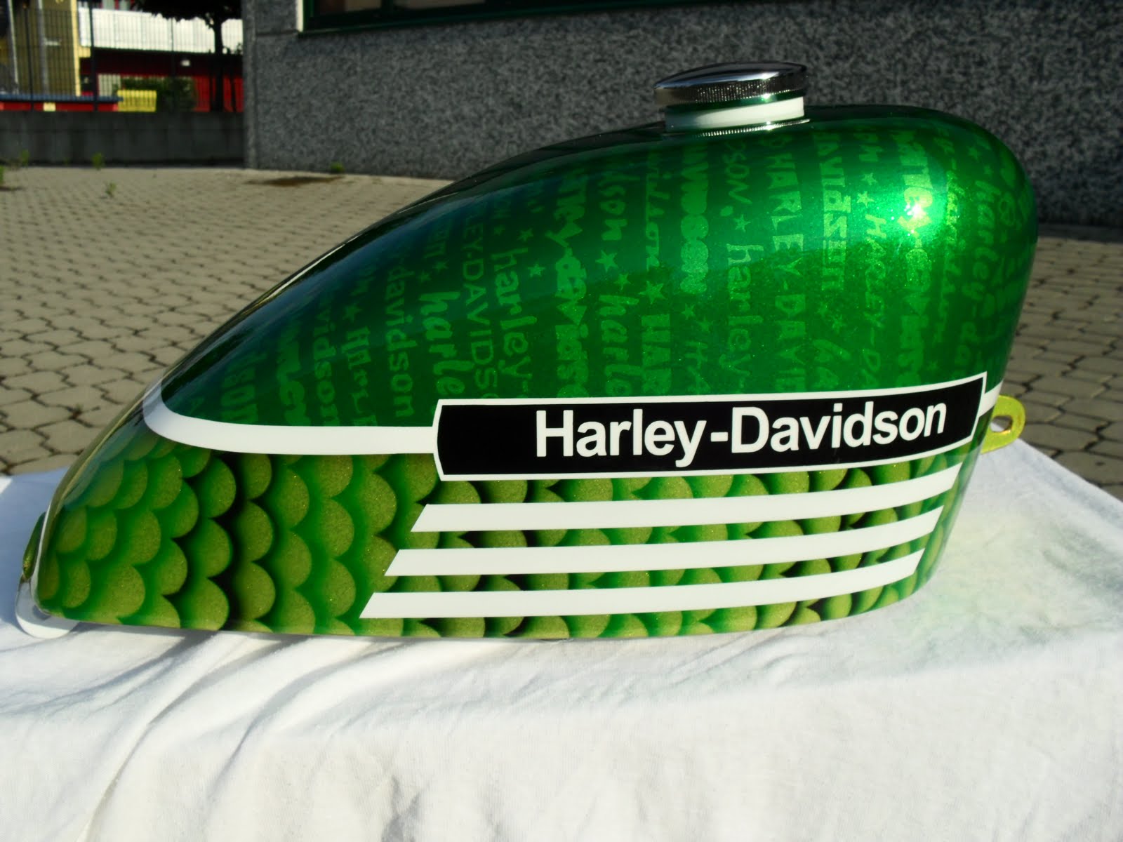 STRANGER BLOG: HARLEY TANK FROM CUSTOM DESIGN