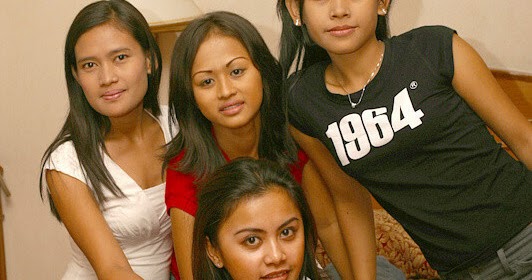 HOTLINE MODELS 1: 4 MODEL