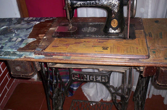 De Todo, Un Poco .: Antigua máquina de coser restaurada