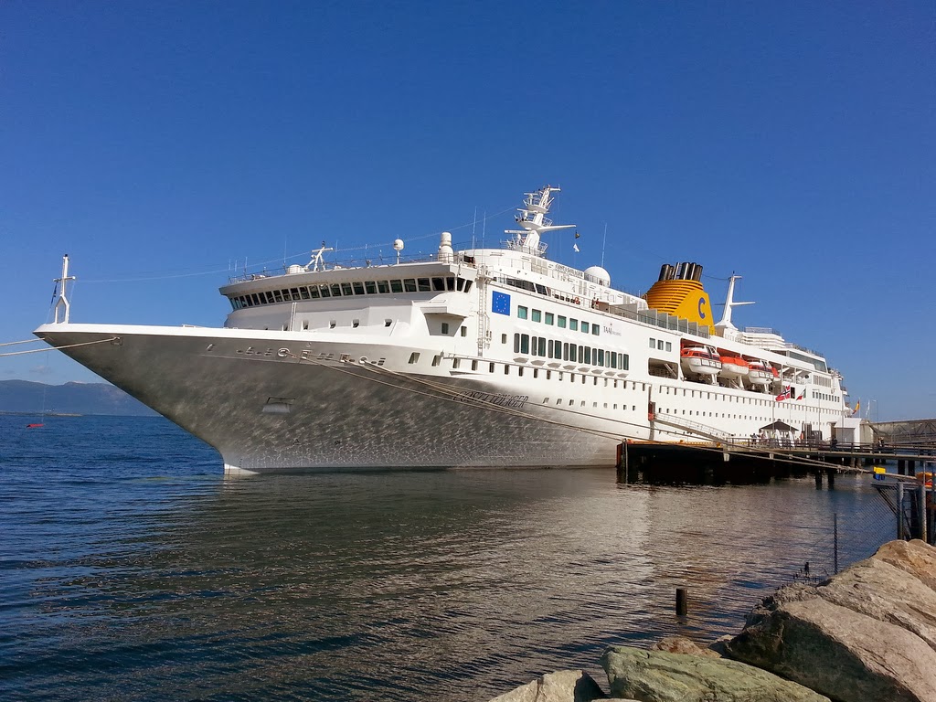 Cruzeiros e Navios: Costa Voyager vendido