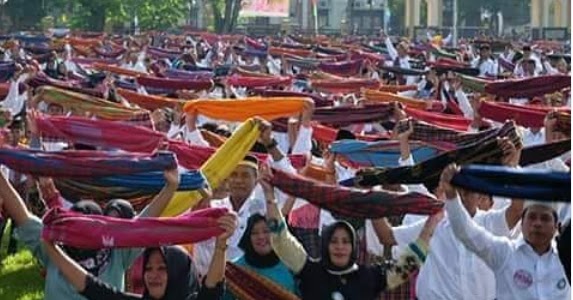 Rimpu Tembe, Budaya Hijab Warga Dompu NTB - Travelgad.net