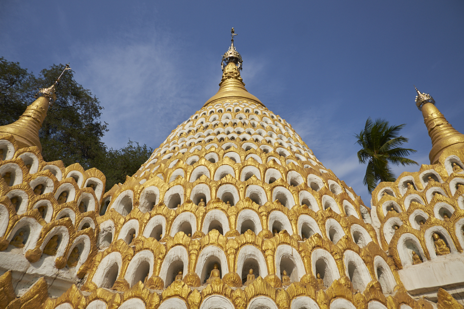 Hello Talalay: Bringing The Bling At Mahagandhayon Monastery