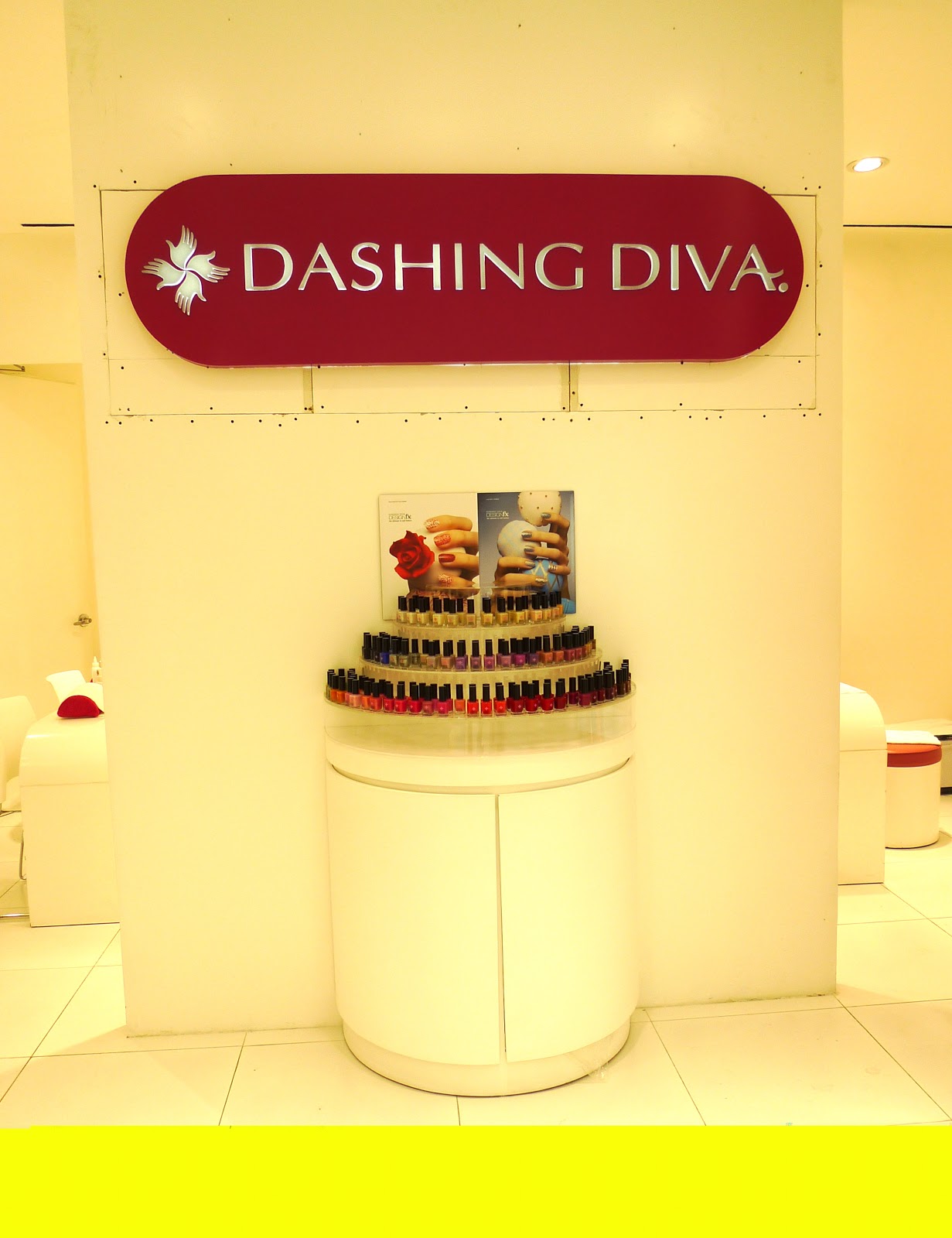 All out at Dashing Diva+Mini Tour inside Beauty Bar's new The Fort High ...