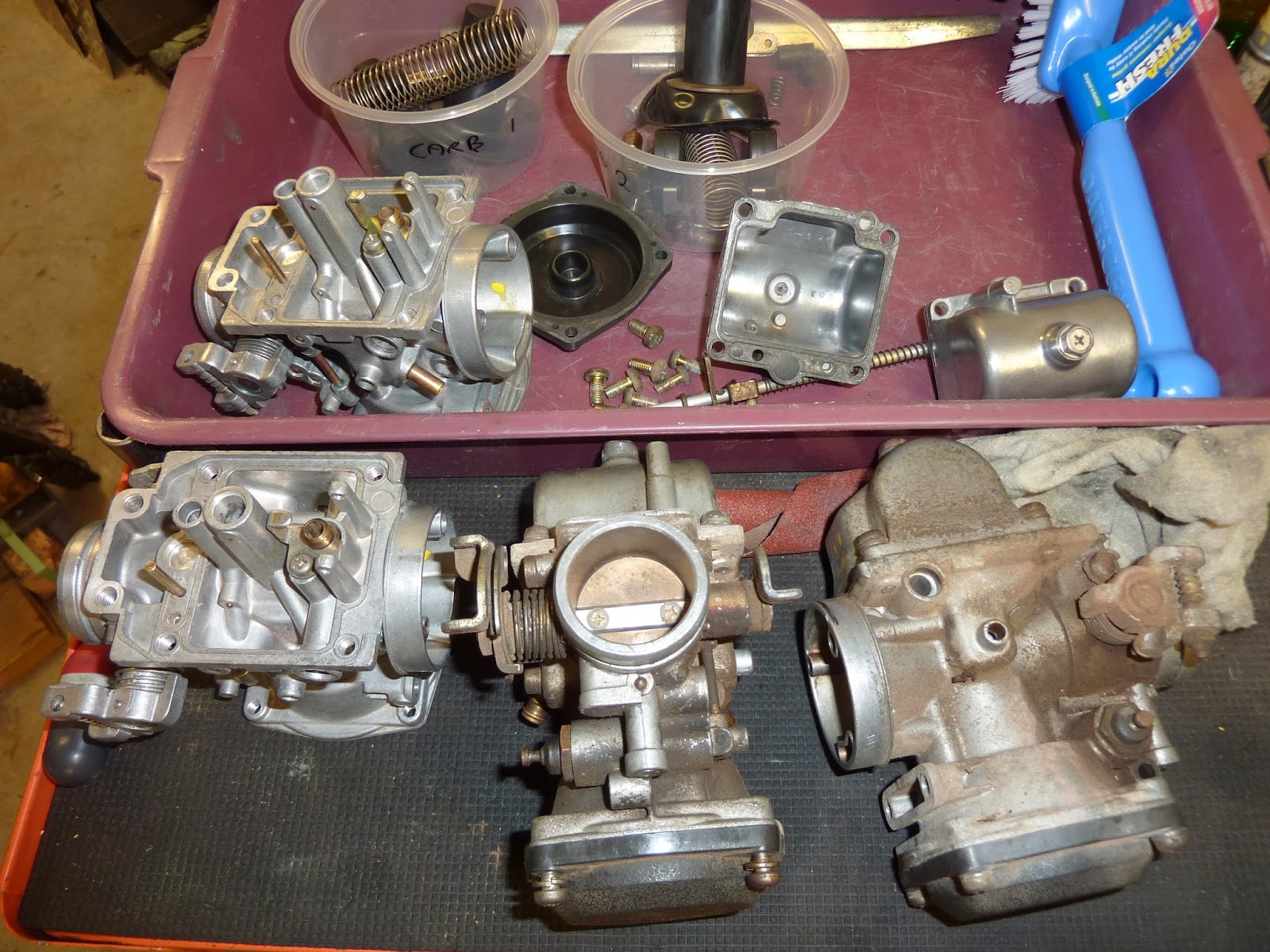 BikeTech7: GSX750 - Cleaning the Carbs, Carbies or Carburettors.