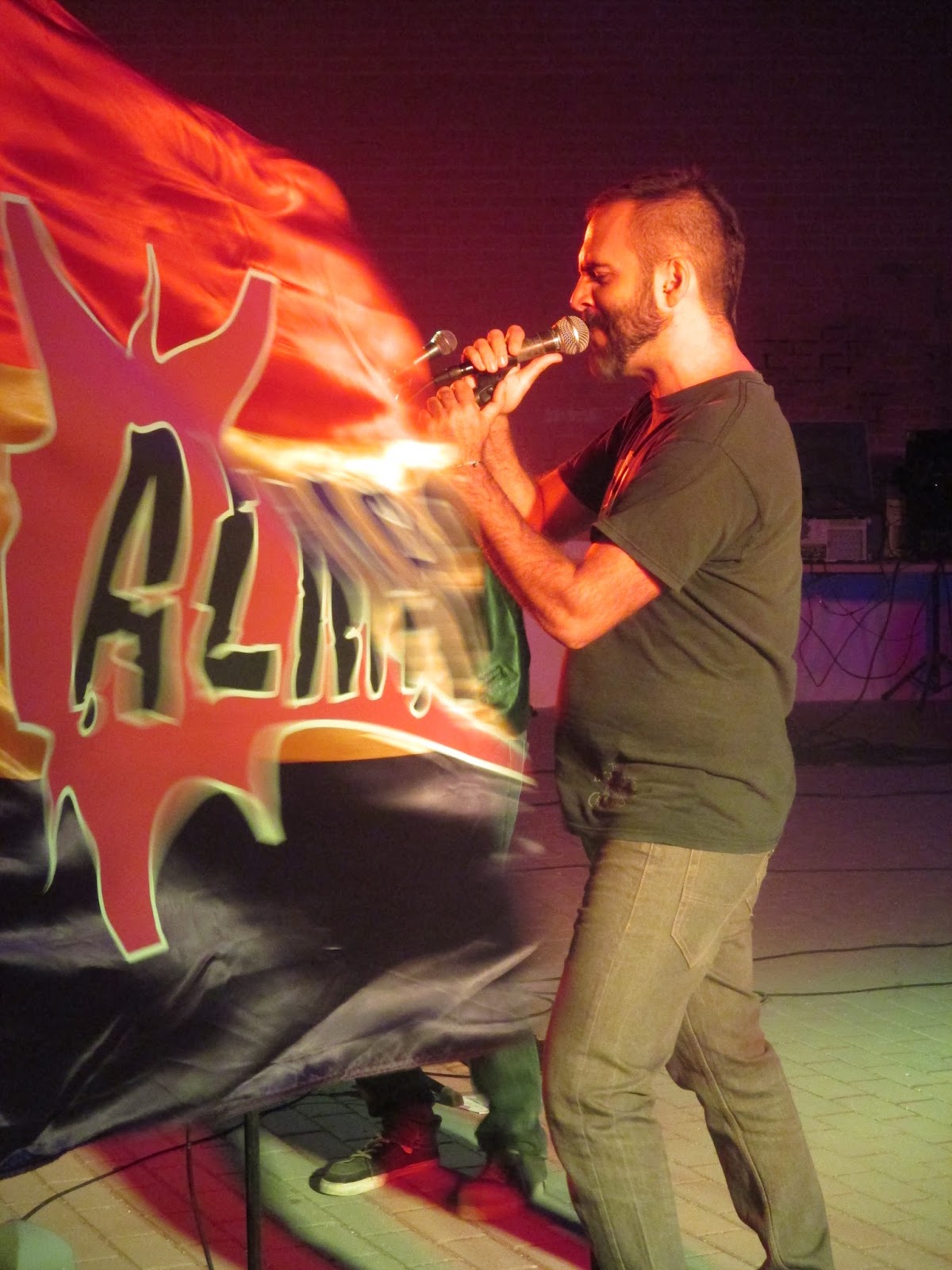 EL SUAVECITO: MAS FOTOS DE LA CACEROLADA ROCK FERNAN NUÑEZ