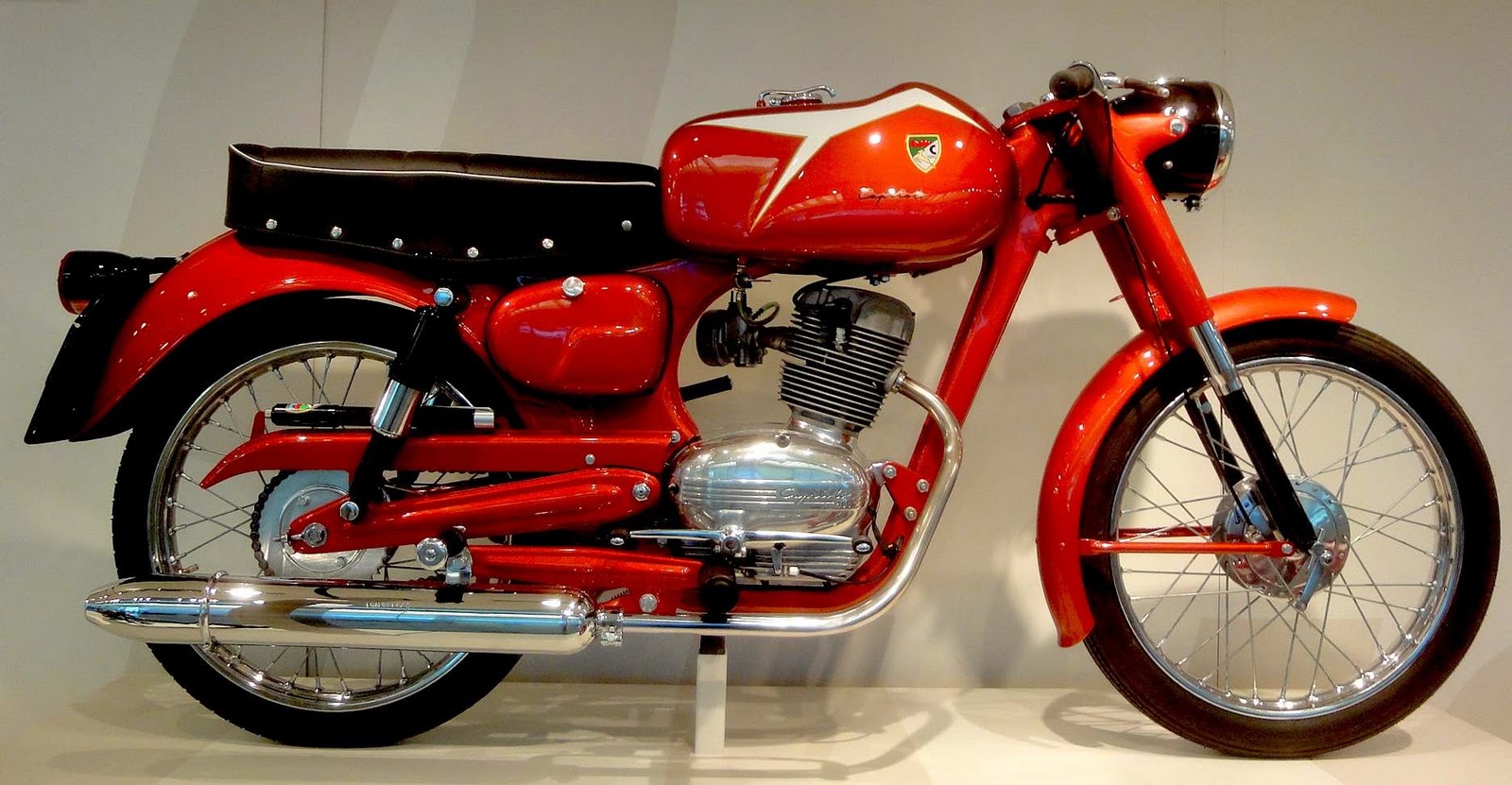 Picture Motorcycle: 'MOTO BELLISSIMA' AT SFO